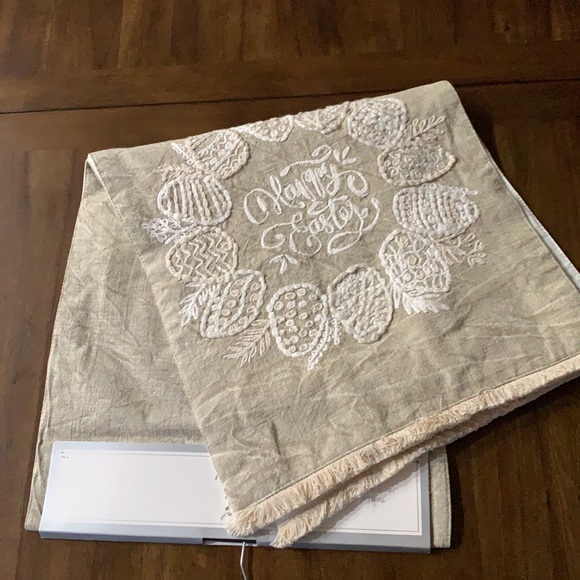 Rachel Ashwell | Dining | Rachel Ashwell Easter Table Runner | Poshmark